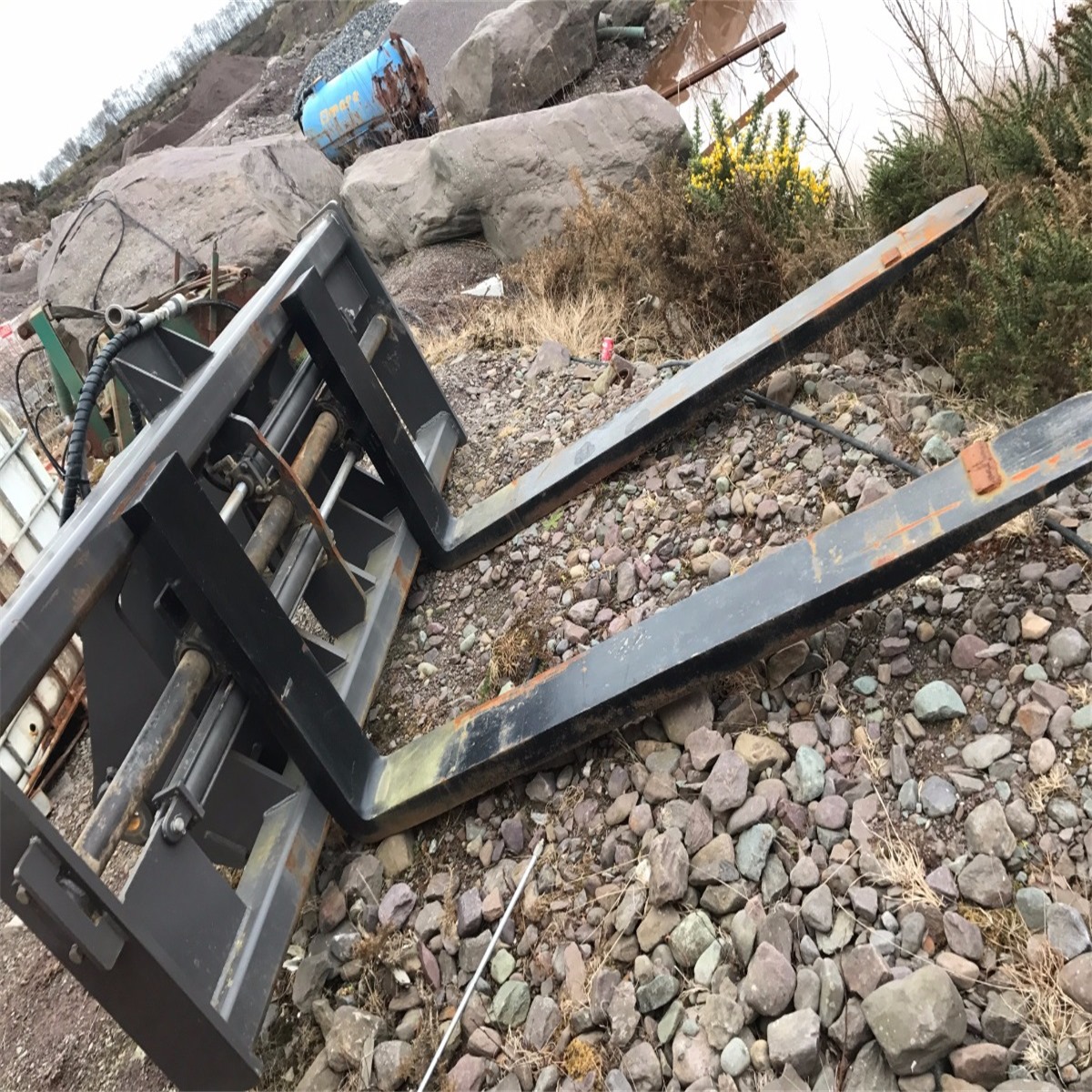 OEM VOLVO PALLET FORKS WITH SIDE SHIFTER NEW 5732D1