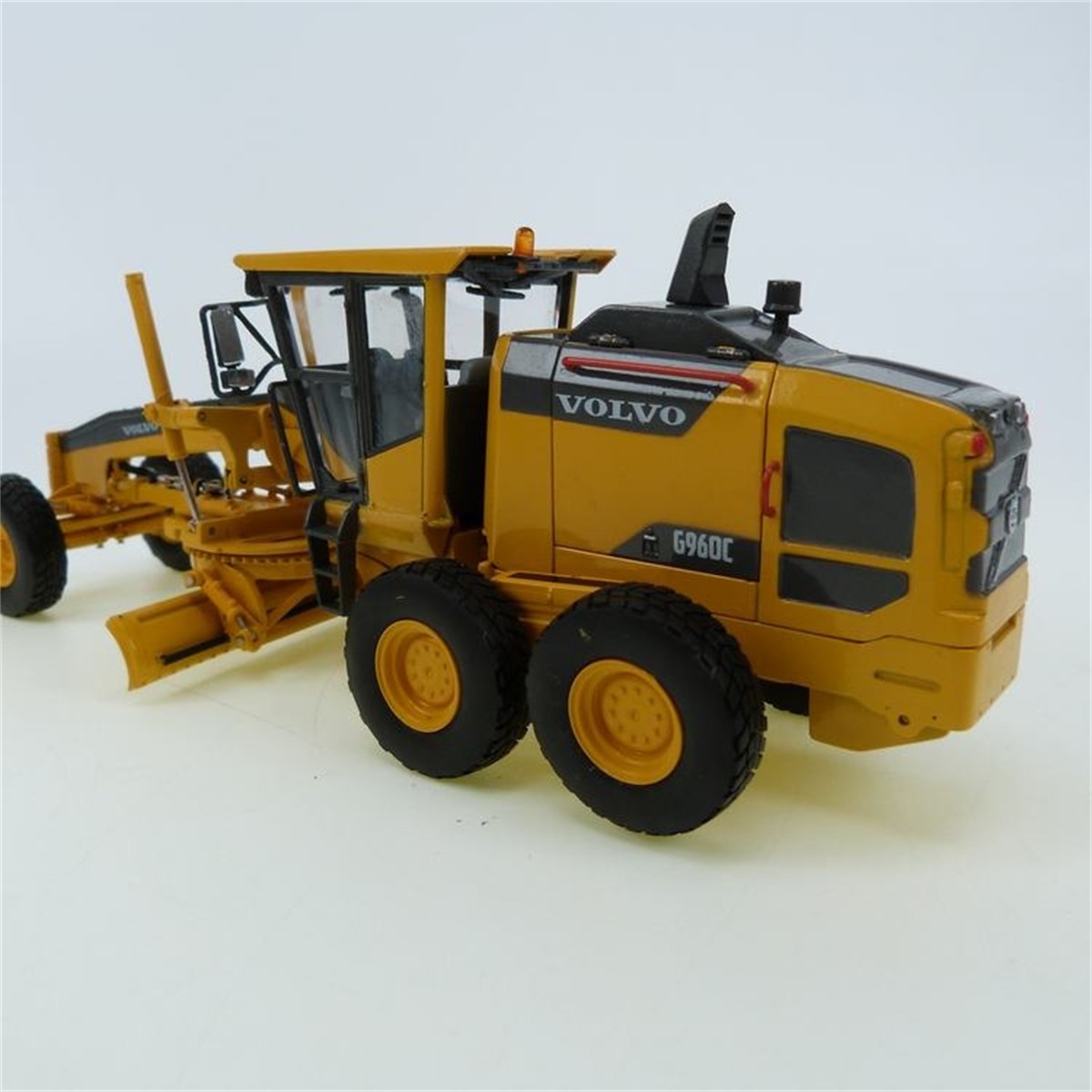 VOLVO 960C GRADER MODEL